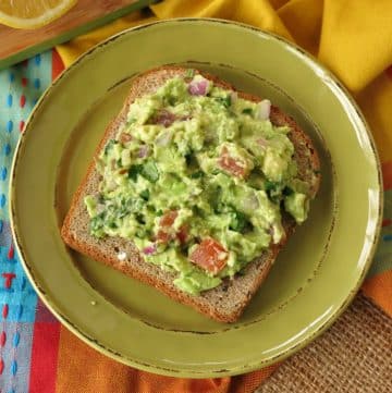 Breakfast Guacamole Toast Recipe and Topping Ideas - The Dinner-Mom