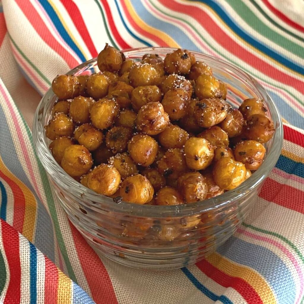 Sweet and Spicy Roasted Chickpeas - The Dinner-Mom