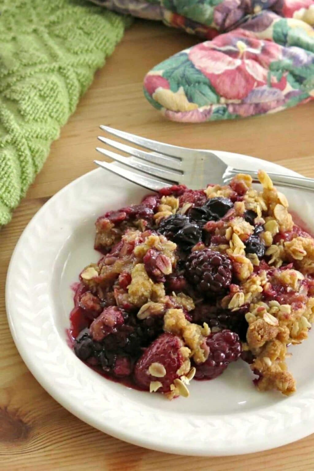 Triple Berry Crisp with Frozen Berries - The Dinner-Mom